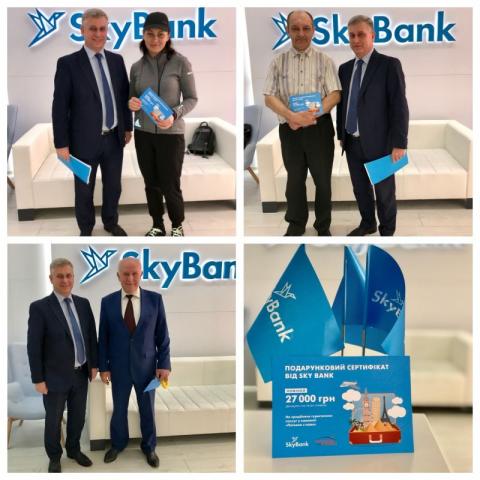 Переможцям акції Sky Bank «Нам 27 років, вам - подорож» вручили ...